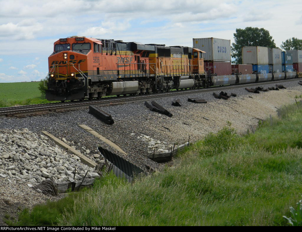 BNSF 5936